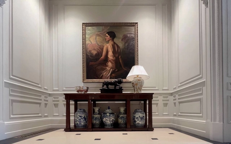 Lion Gate. Trophy house in the center of Moscow.